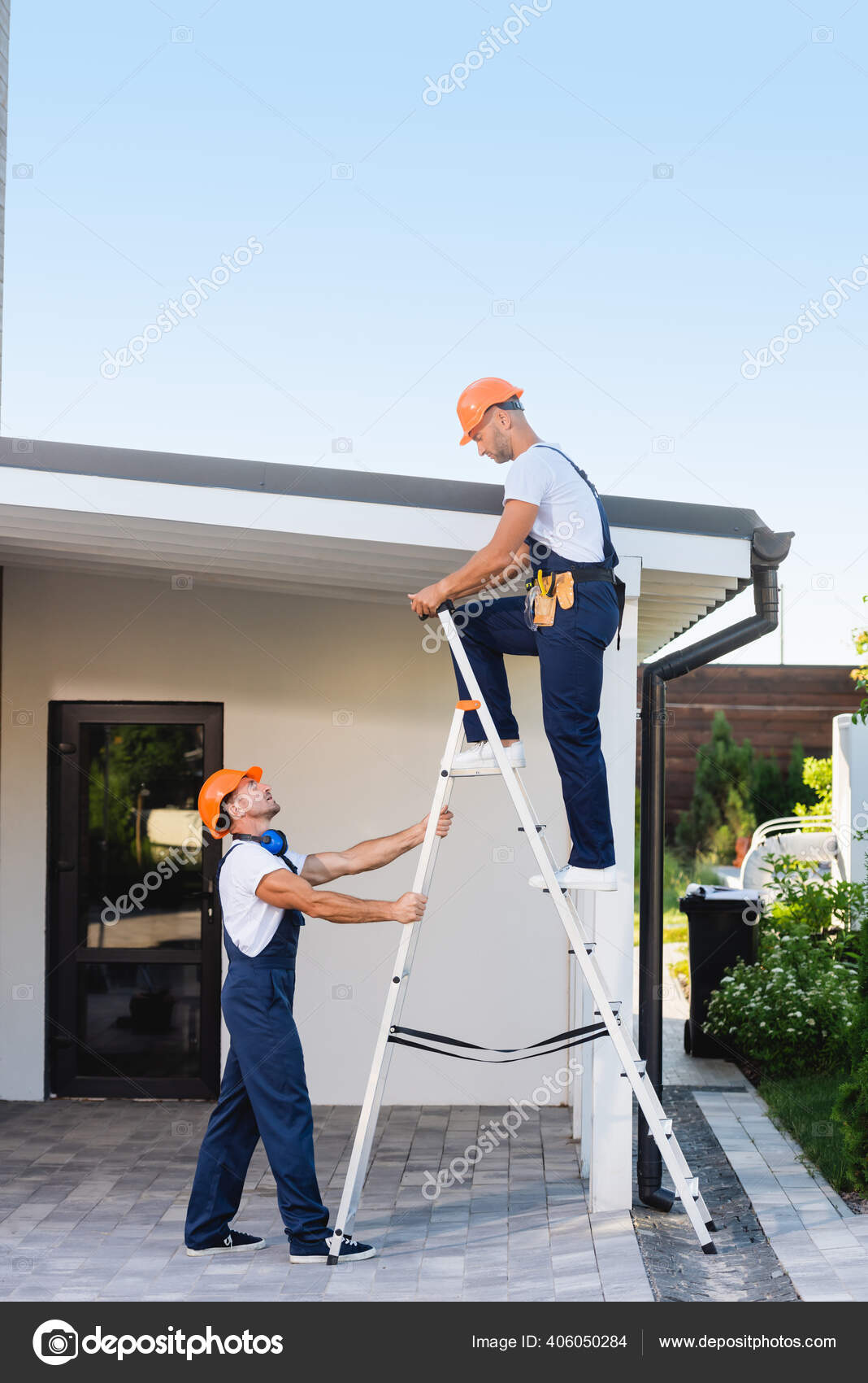 Side View Builder Standing Colleague Ladder Building Urban Street Stock ...