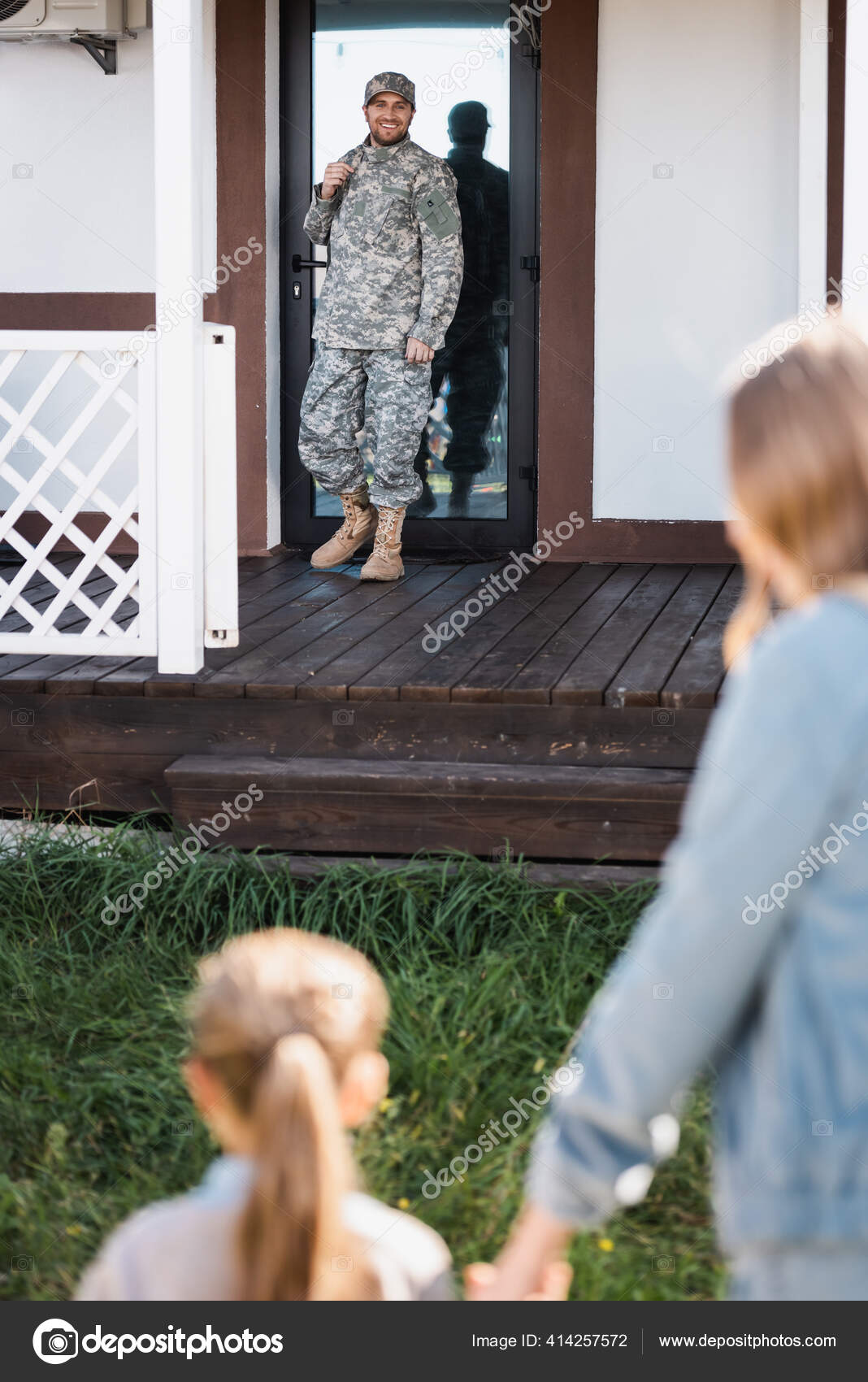 Happy Military Serviceman Standing Back Door Threshold Blurred Woman ...