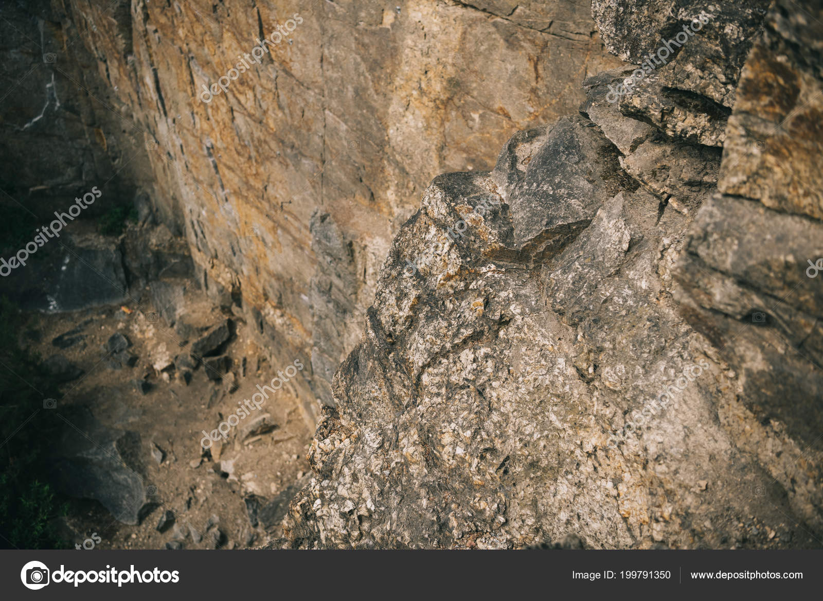 Elevated View Rocky Cliff Abyss — Stock Photo © VitalikRadko #199791350