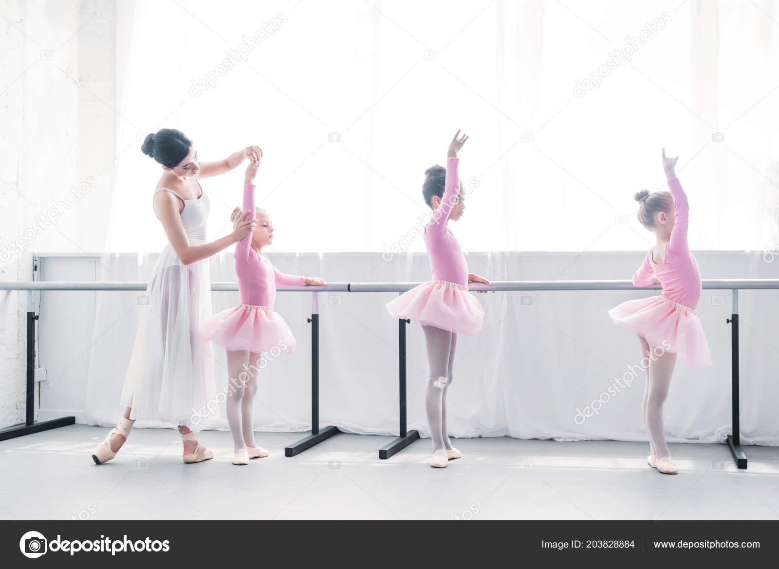 Side View Ballet Teacher Exercising Children Ballet School — Stock ...