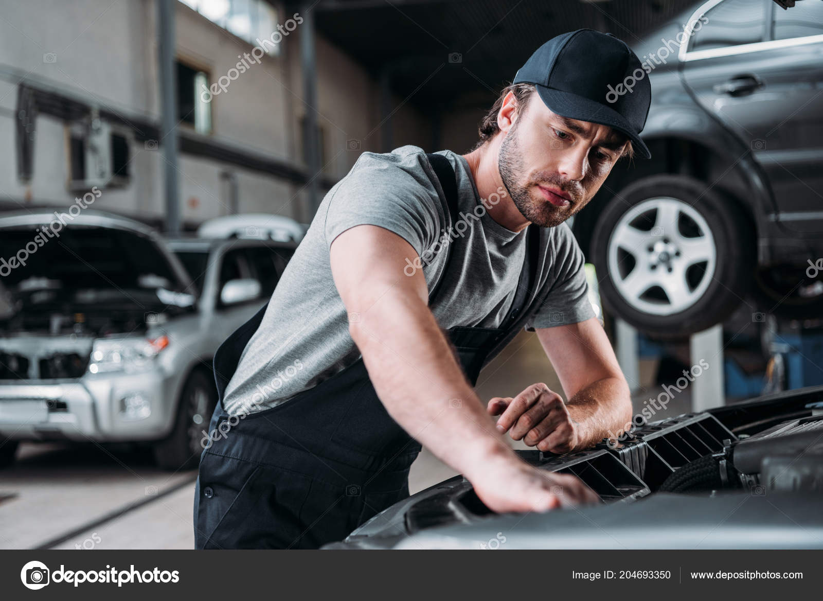 Professional Auto Mechanic Working Car Repair Shop — Stock Photo ...