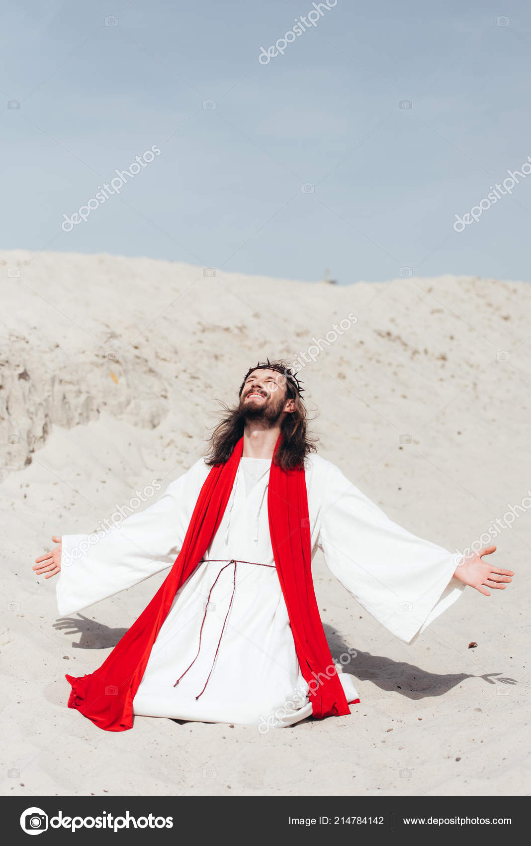 Fotos de Feliz Jesús Túnica Faja Roja Corona Espinas Rodillas Con Los ...