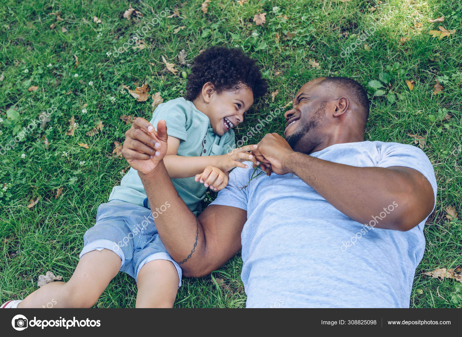Happy African American Father Son Having Fun While Lying Lawn — Stock