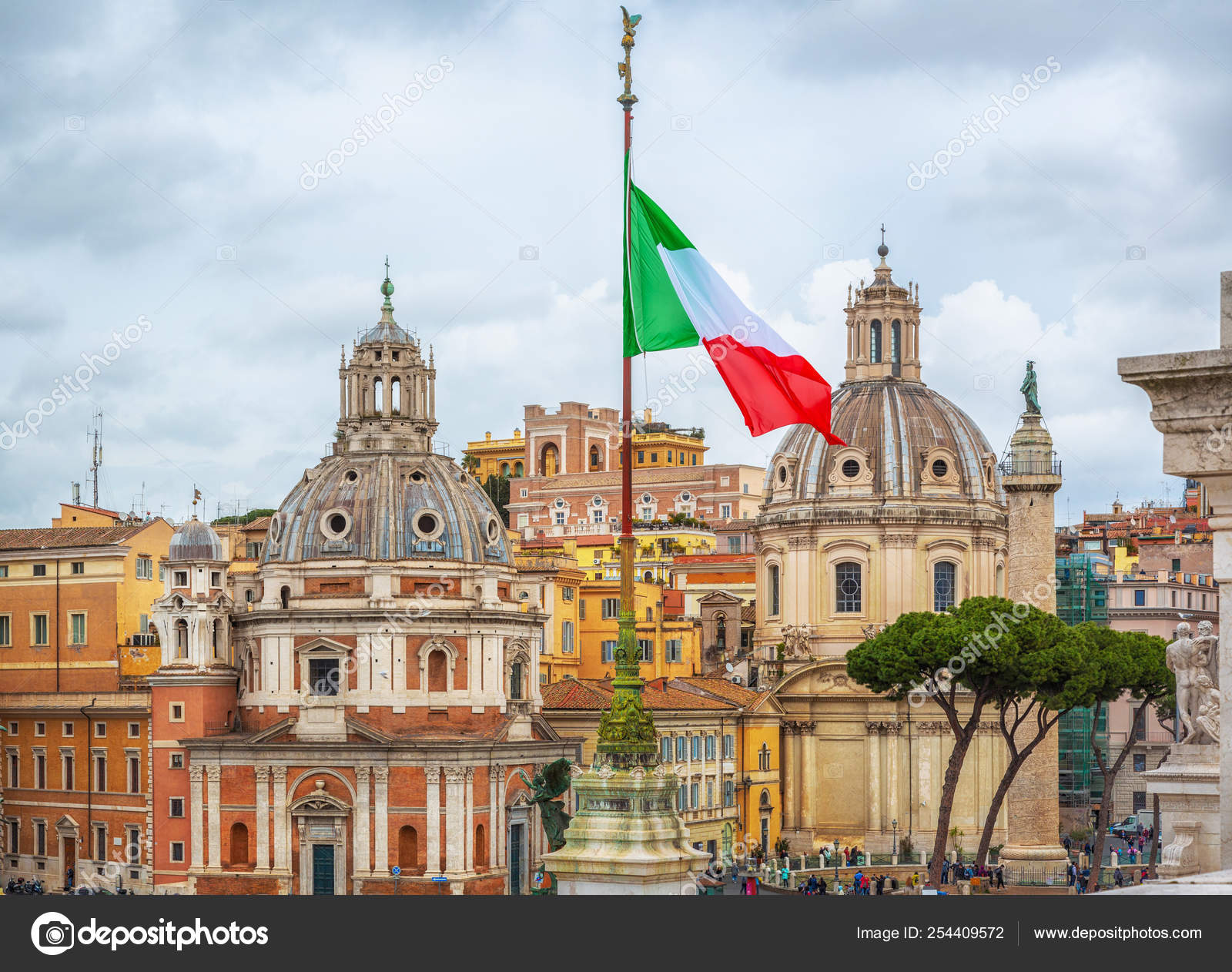 Columna e iglesias de Trajano, Roma, Italia: fotografía de stock ...