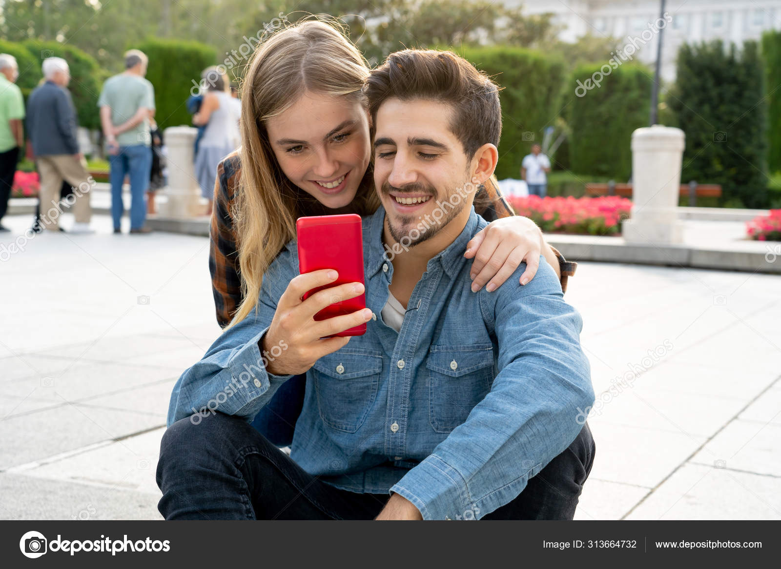 Young Couple Social Media Using Smart Phone App Post Comment — Stock ...