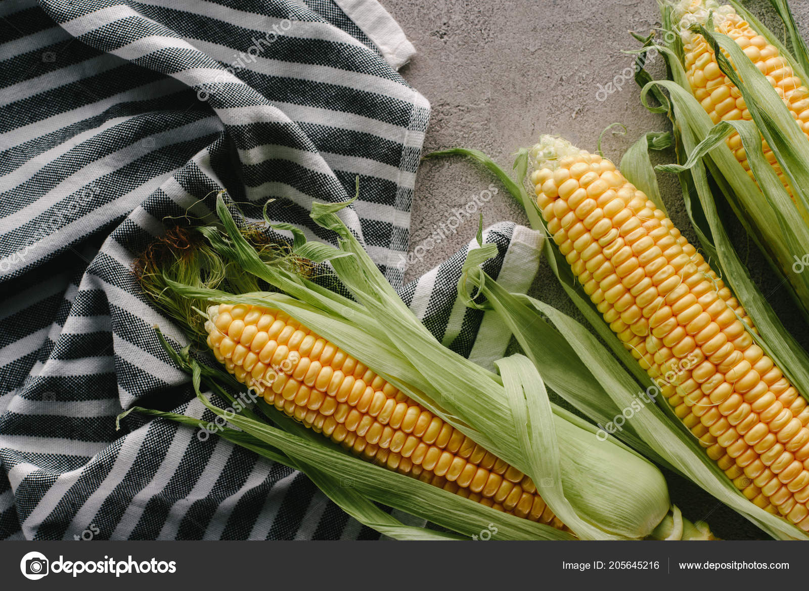 Top View Fresh Corn Cobs Linen Concrete Tabletop — Stock Photo ...