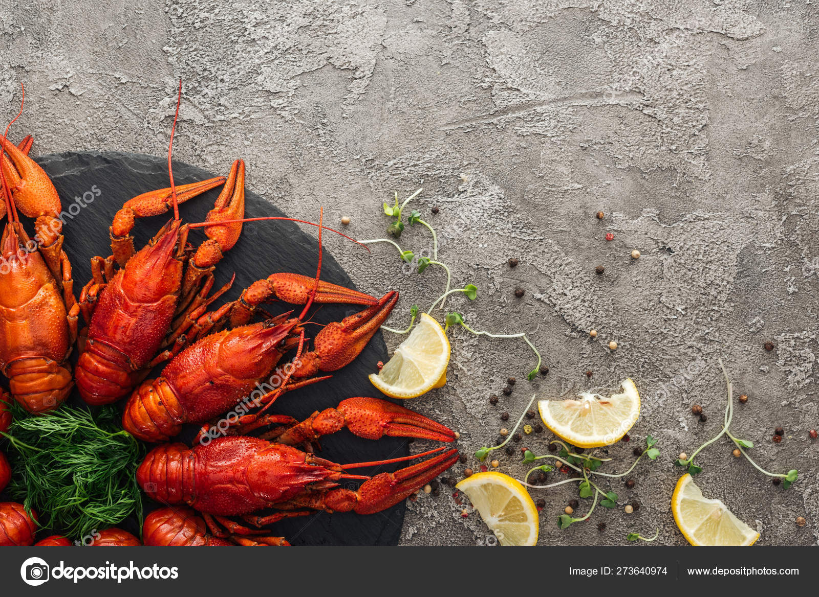 Top View Black Plate Red Lobsters Lemon Slices Pepper Green — Stock ...