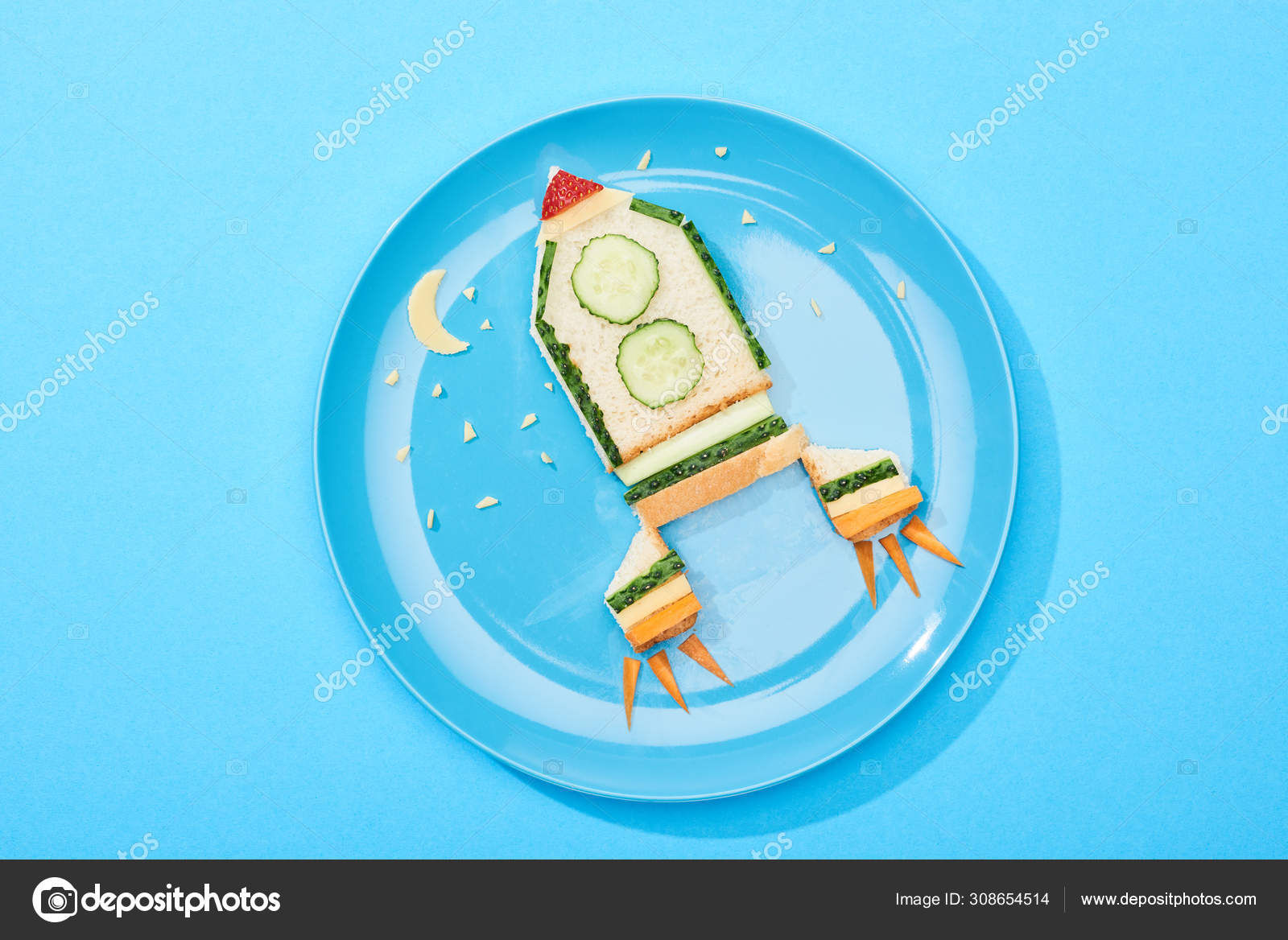 Vista Superior Placa Con Cohete Hecho Comida Para Niños Desayuno — Foto ...