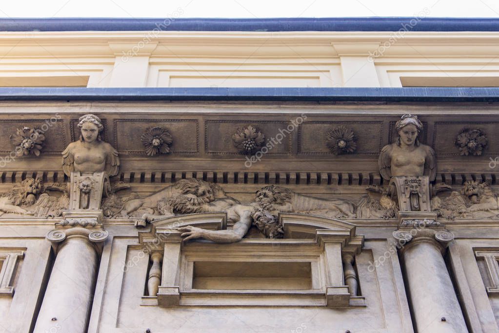 Casa degli Omenoni, un palacio histórico de Milán fue diseñado por el ...