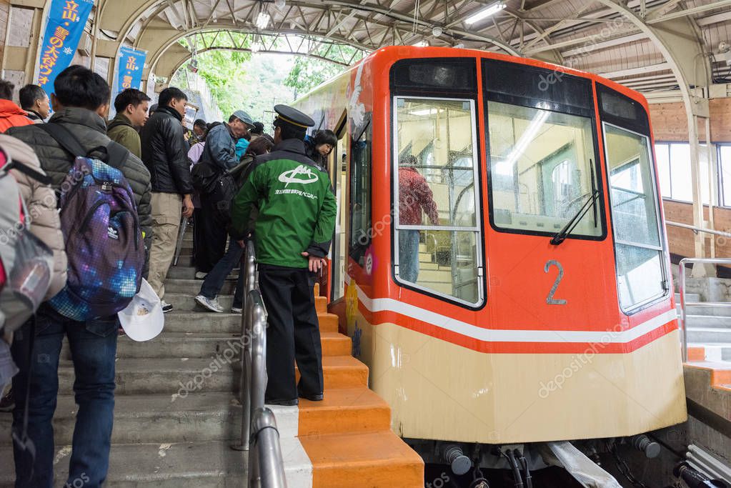 TOYAMA, JAPÓN - 17 DE MAYO DE 2016: El teleférico de Tateyama y los ...
