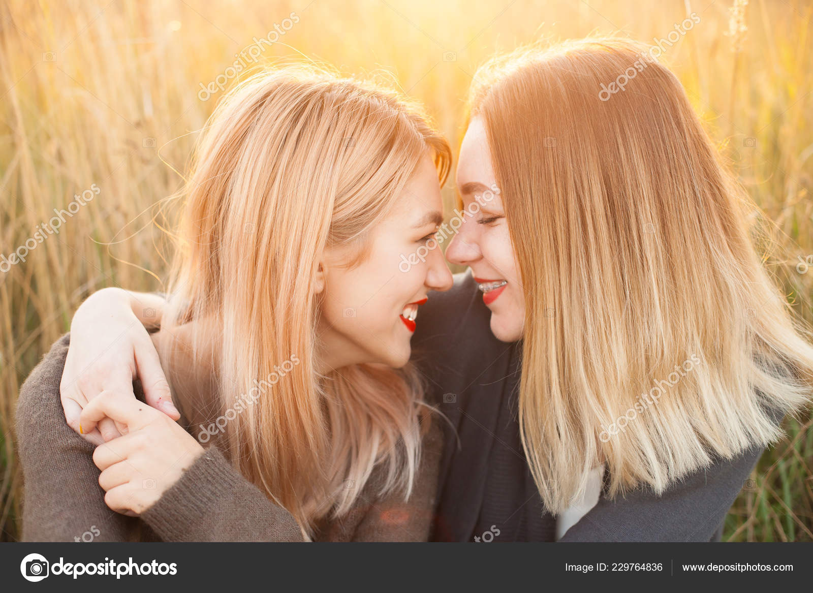 Two Cheerful Young Women Hugging Field Sunset Close — Stock Photo ...