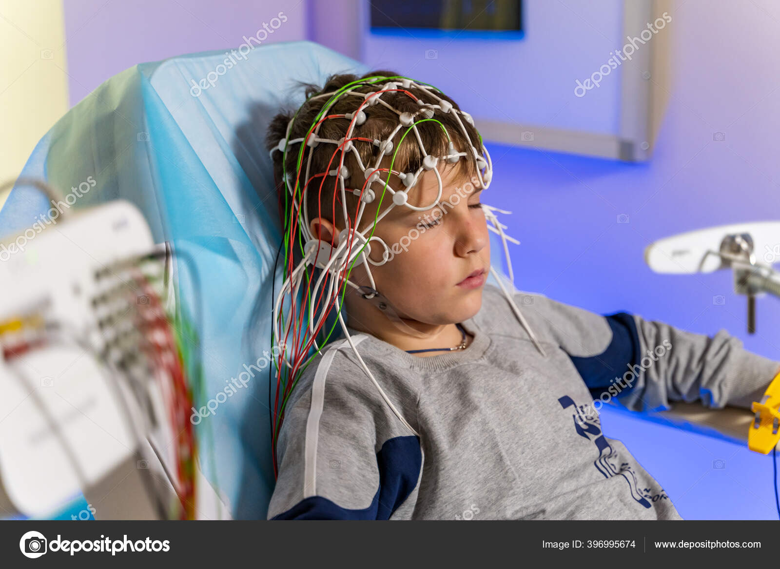 Colocación Del Electrodo Eeg Paciente Durante Registro Eeg ... Colocación Del Electrodo Eeg Paciente Durante Registro Eeg ...