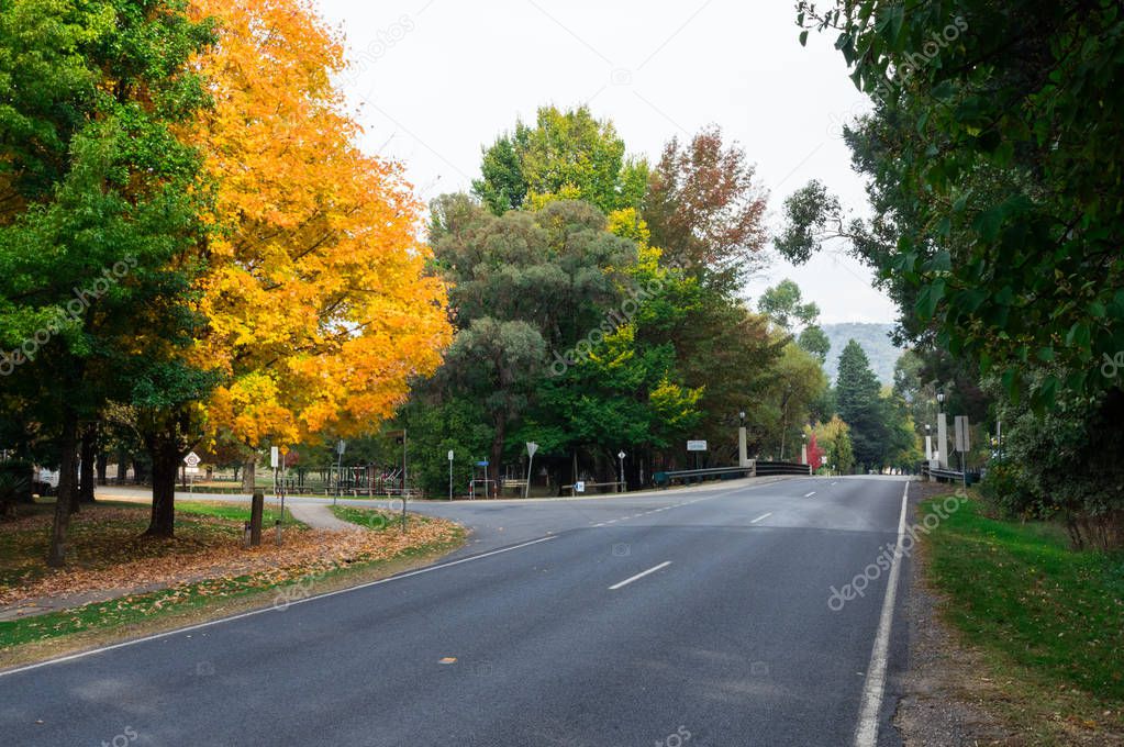 Harrietville, Australia - 2 de mayo de 2018: vista a lo largo de la ...