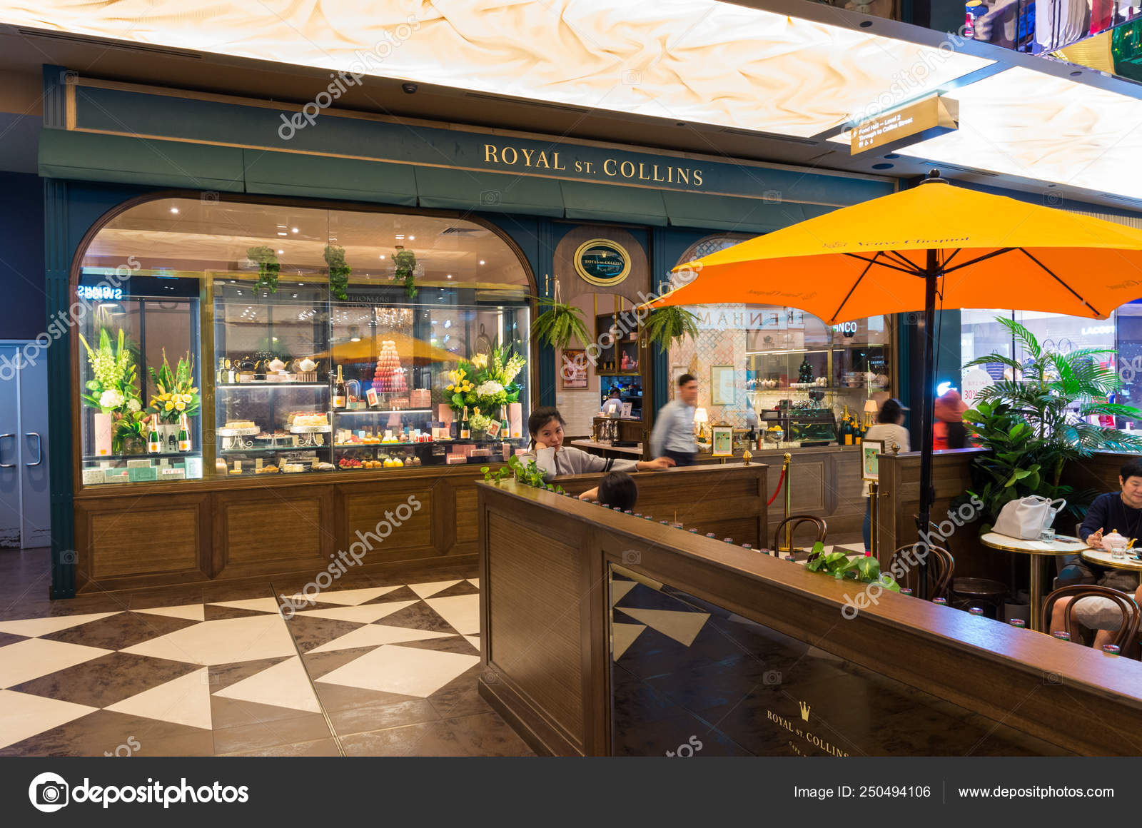 Royal St Collins cafe in the St Collins Lane shopping mall. — Stock ...