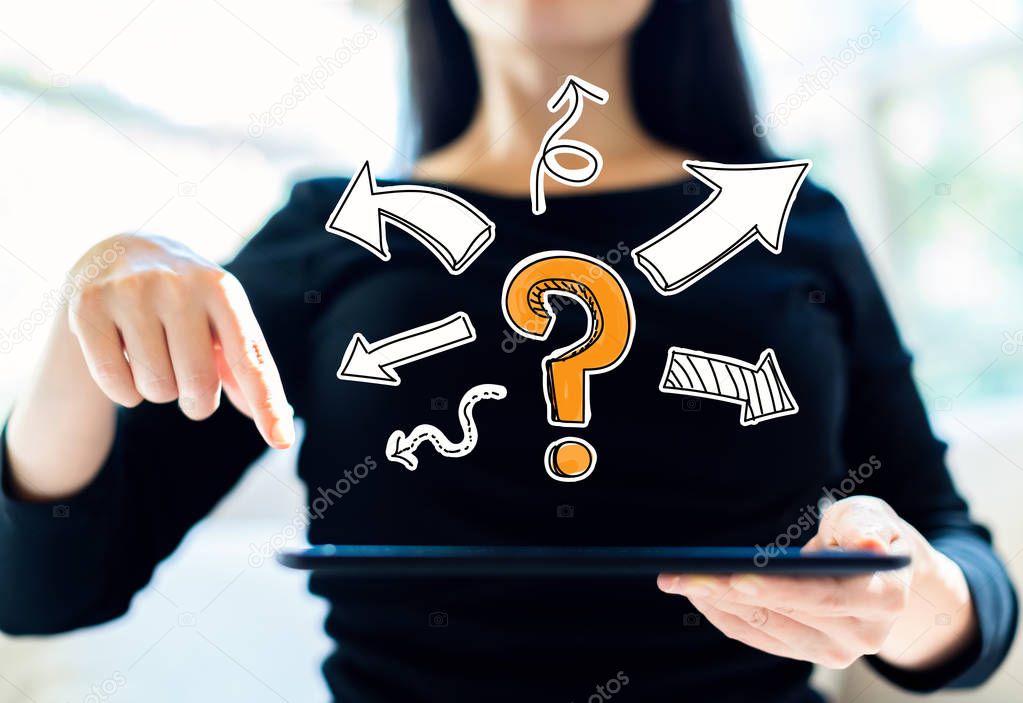 Fotos de Signo de interrogación con flechas con mujer usando tableta - Imagen de © Melpomene ...