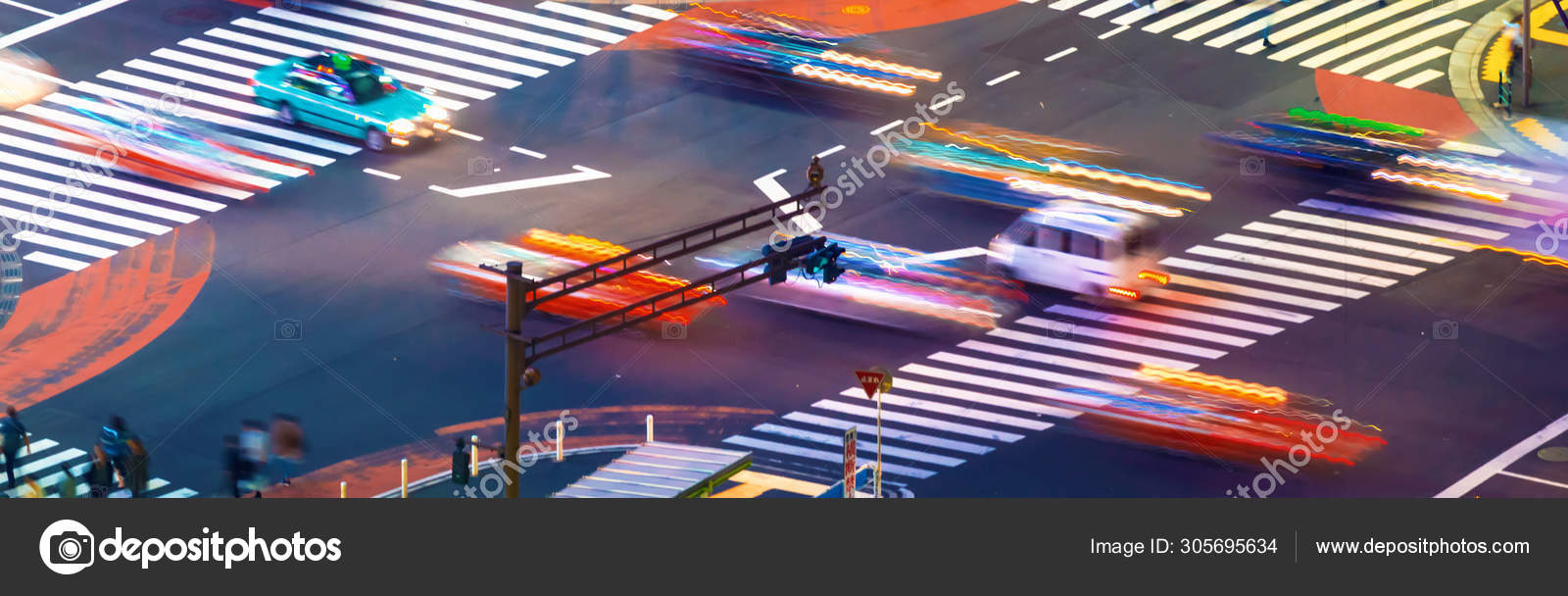 Traffic crosses an ntersection in Shibuya, Tokyo, Japan — Stock Photo ...