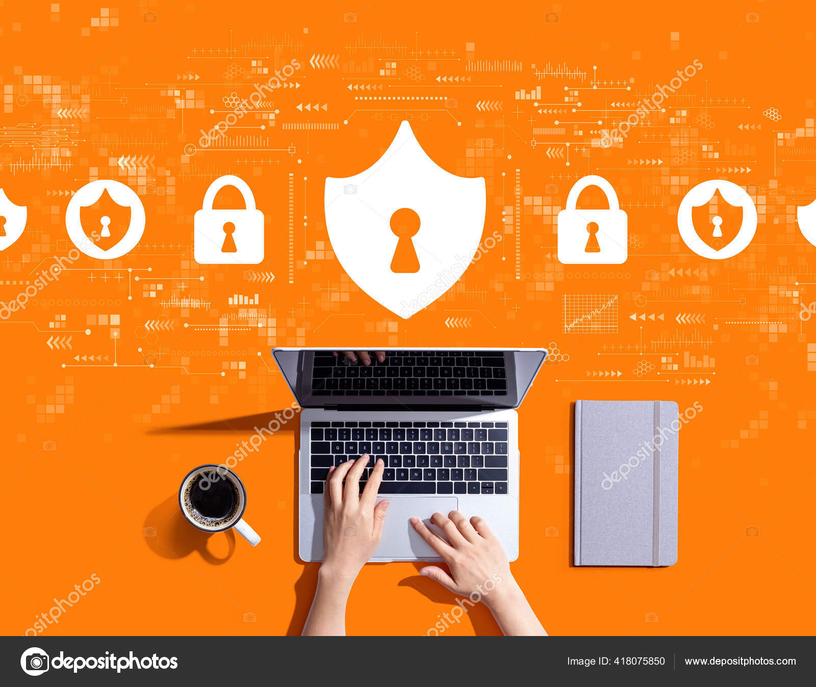 Tema de seguridad cibernética con la persona que utiliza un ordenador ...