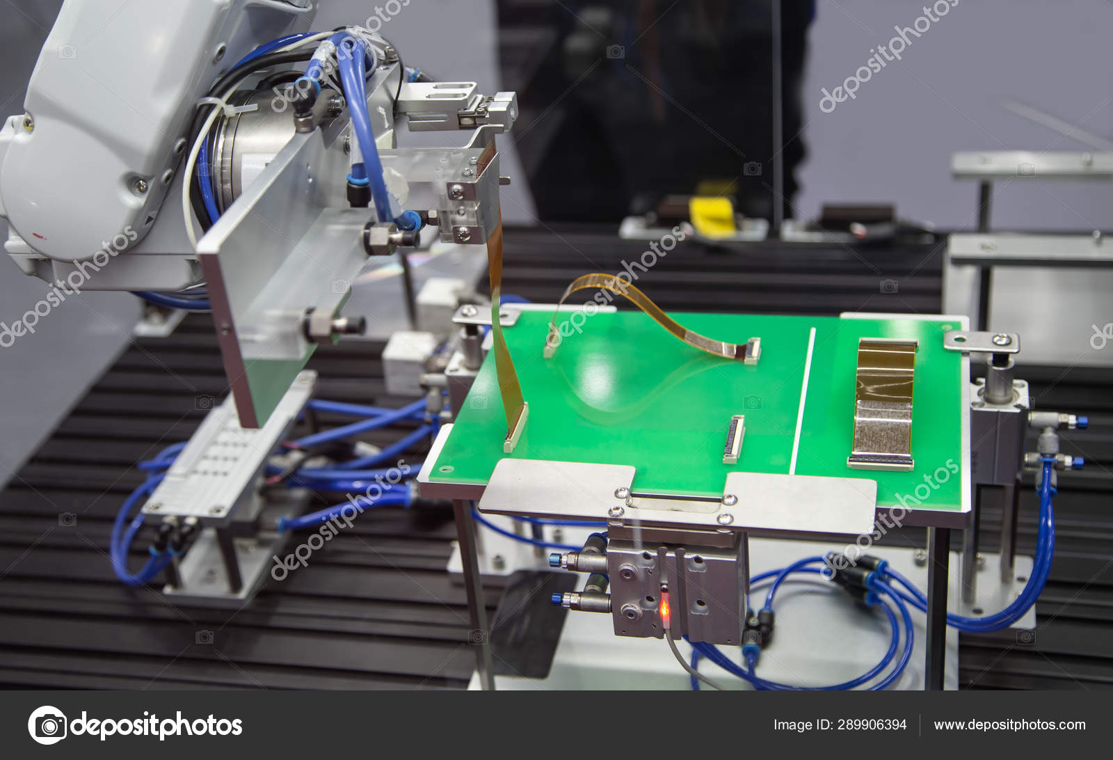 FPC cable connector robot Stock Photo by ©isampuntarat@gmail.com 289906394
