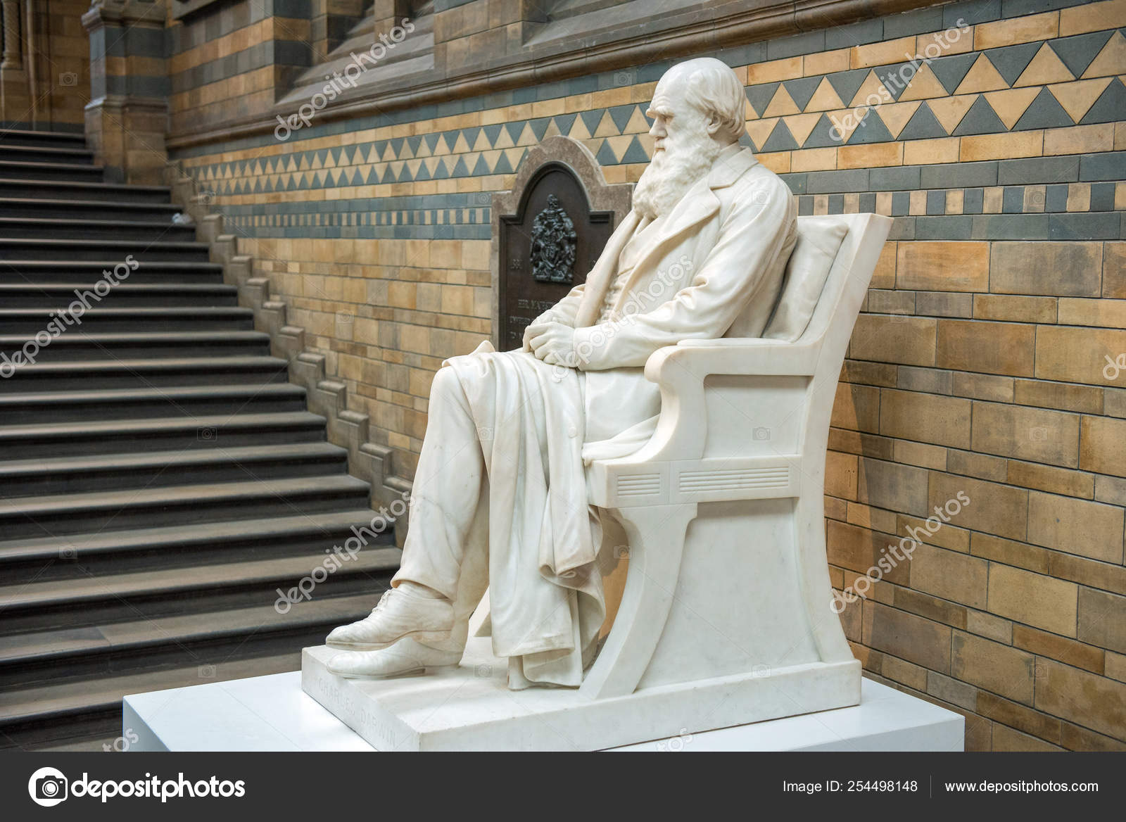 Statue of Charles Darwin in Natural History Museum, London — Stock ...