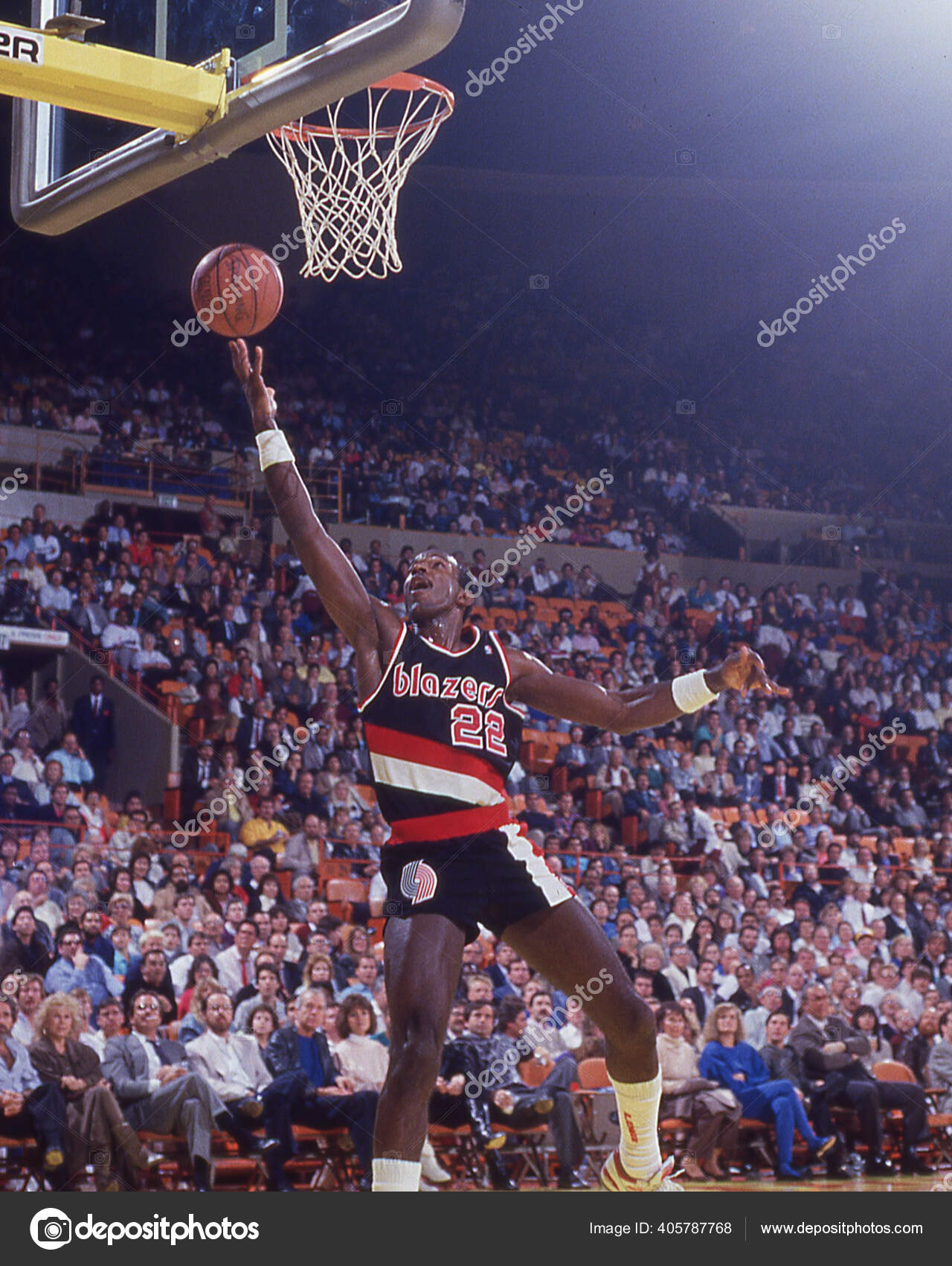 Portland Trailblazers Clyde Drexler Being Defended Los Angeles Lakers ...