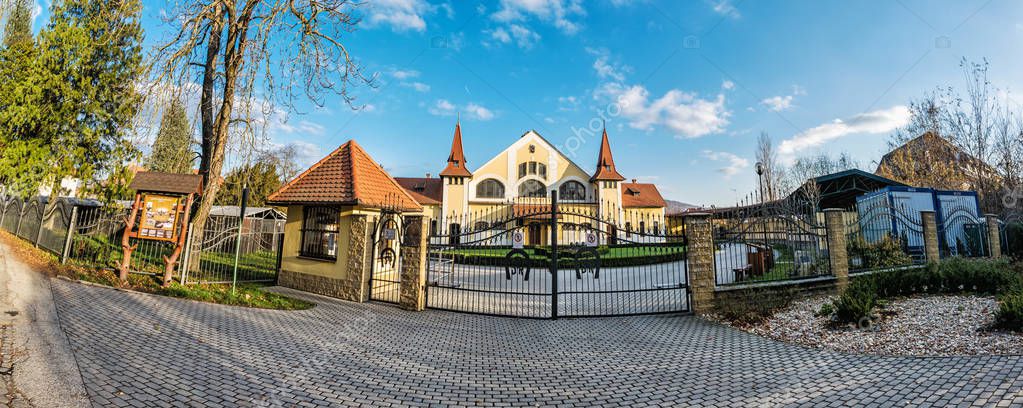 Edificio hist rico de la granja nacional de sementales, Topolcianky ...