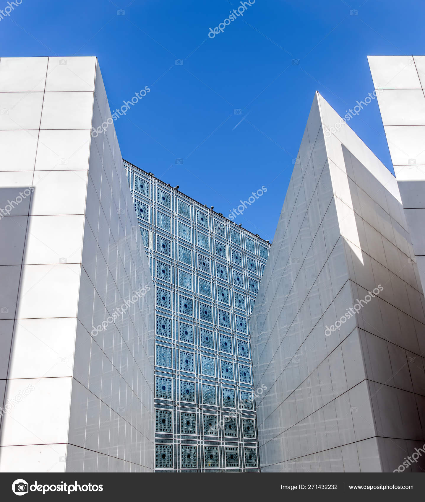Arab World Institute building - Paris, France – Stock Editorial Photo ...