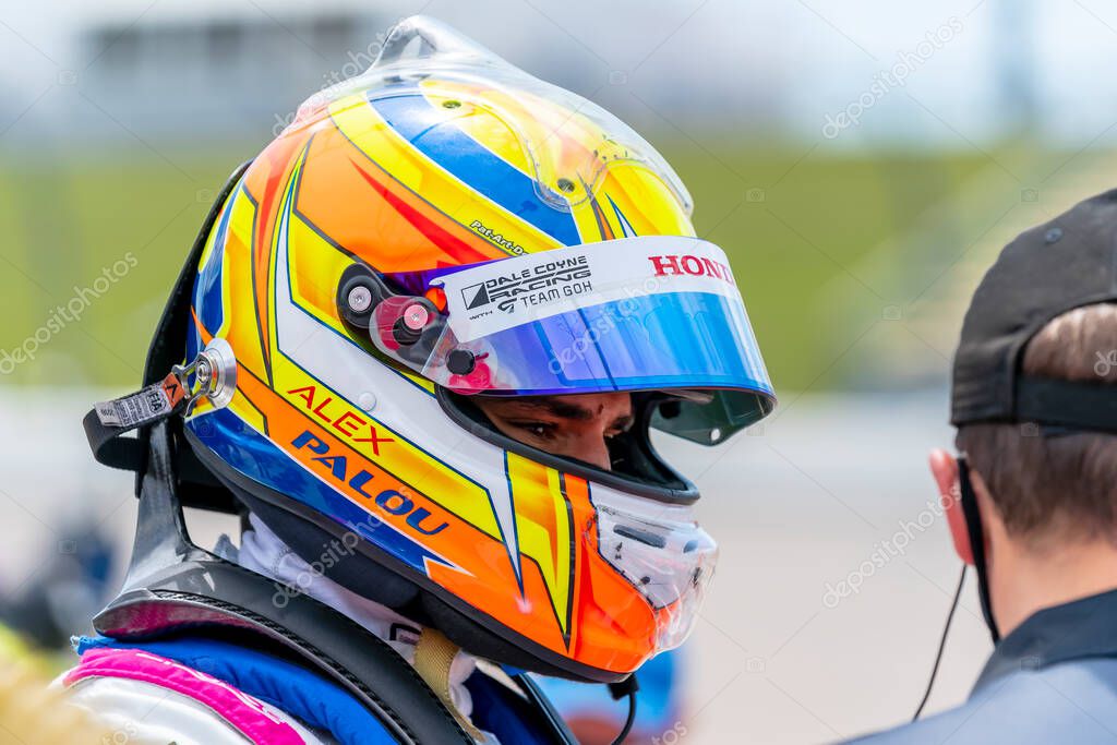 ALEX PALOU (R) (55) de Barcelona, España practica para el Iowa INDYCAR ...