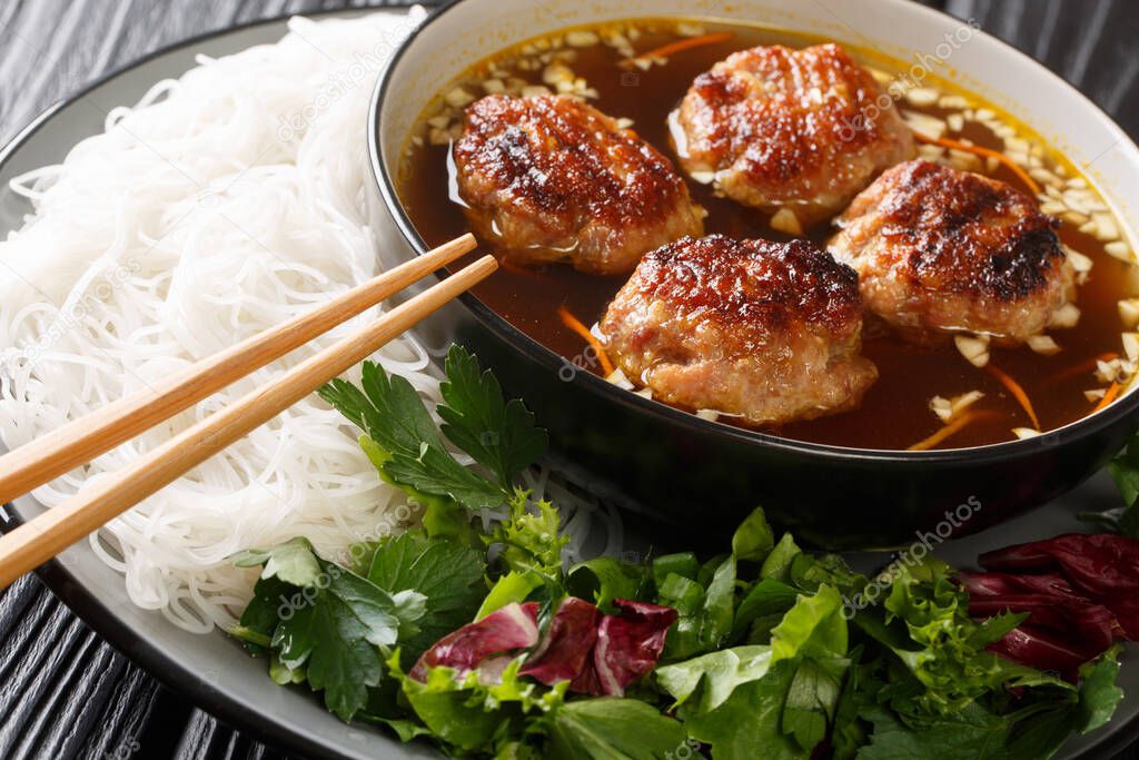 Bun Cha, las famosas albóndigas de cerdo caramelizadas de las calles de ...