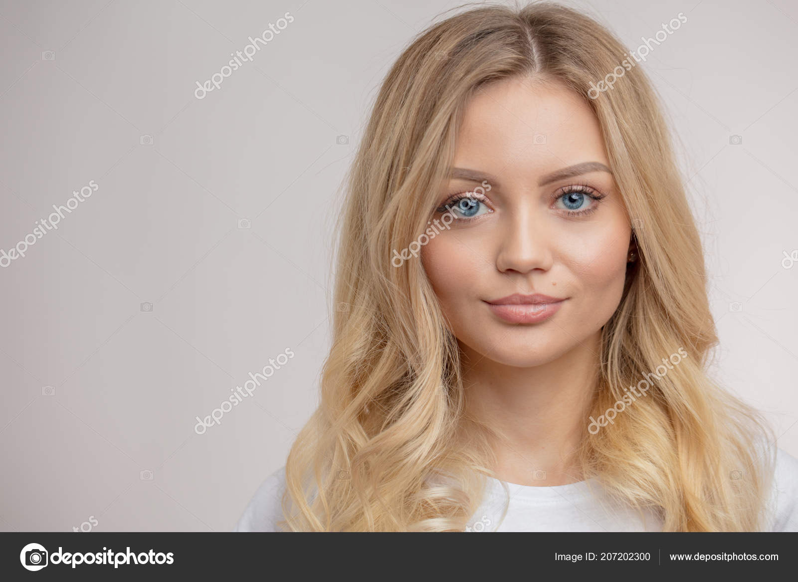 A blond model with beautiful facial features — Stock Photo ...