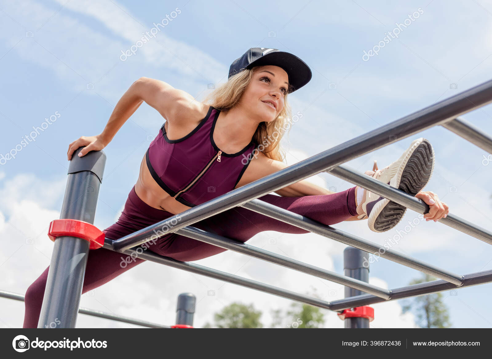 Athletic woman doing single leg split squat exercise with park ...