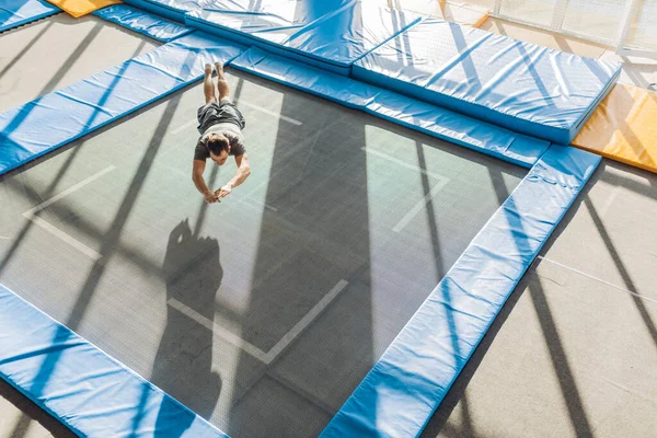 Ejercicio de trampolin Stock Photos, Royalty Free Ejercicio de ...