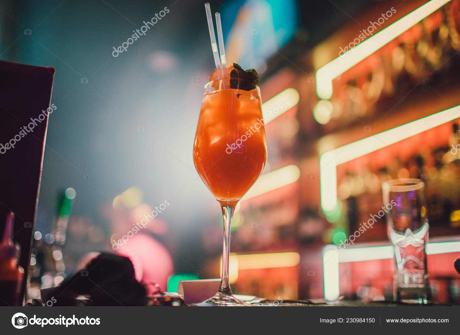 Aperol Spritz Cocktail Bebida alcohólica basada en barra de bar con ...