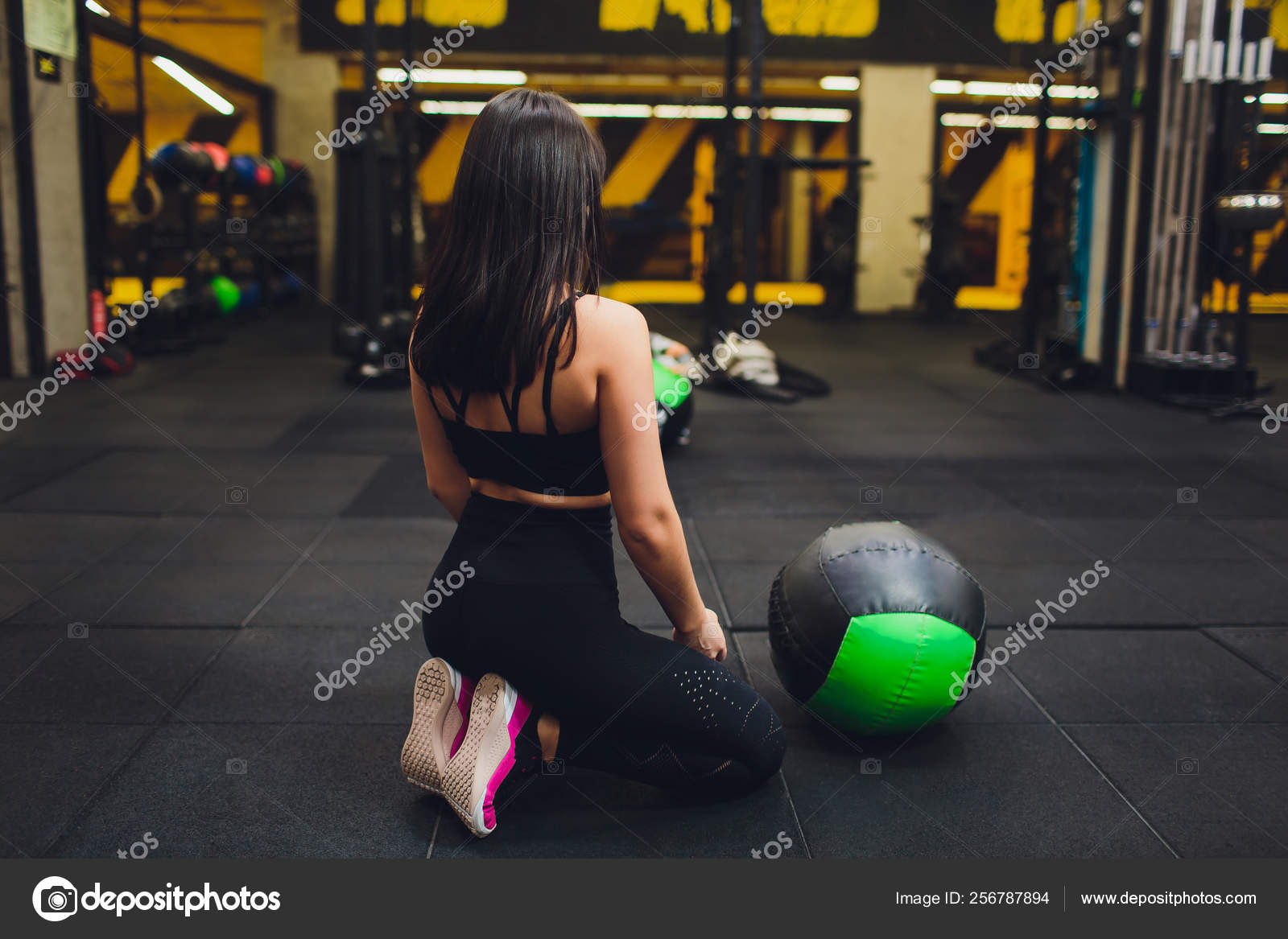 Muscular woman doing intense core workout in gym. Strong female doing ...