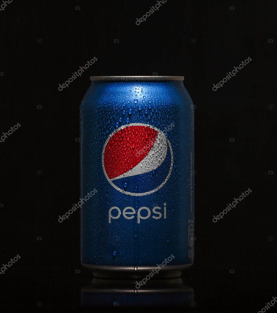 Azul, lata, Pepsi cola, aislado, fondo negro, marca, frío, industria ...