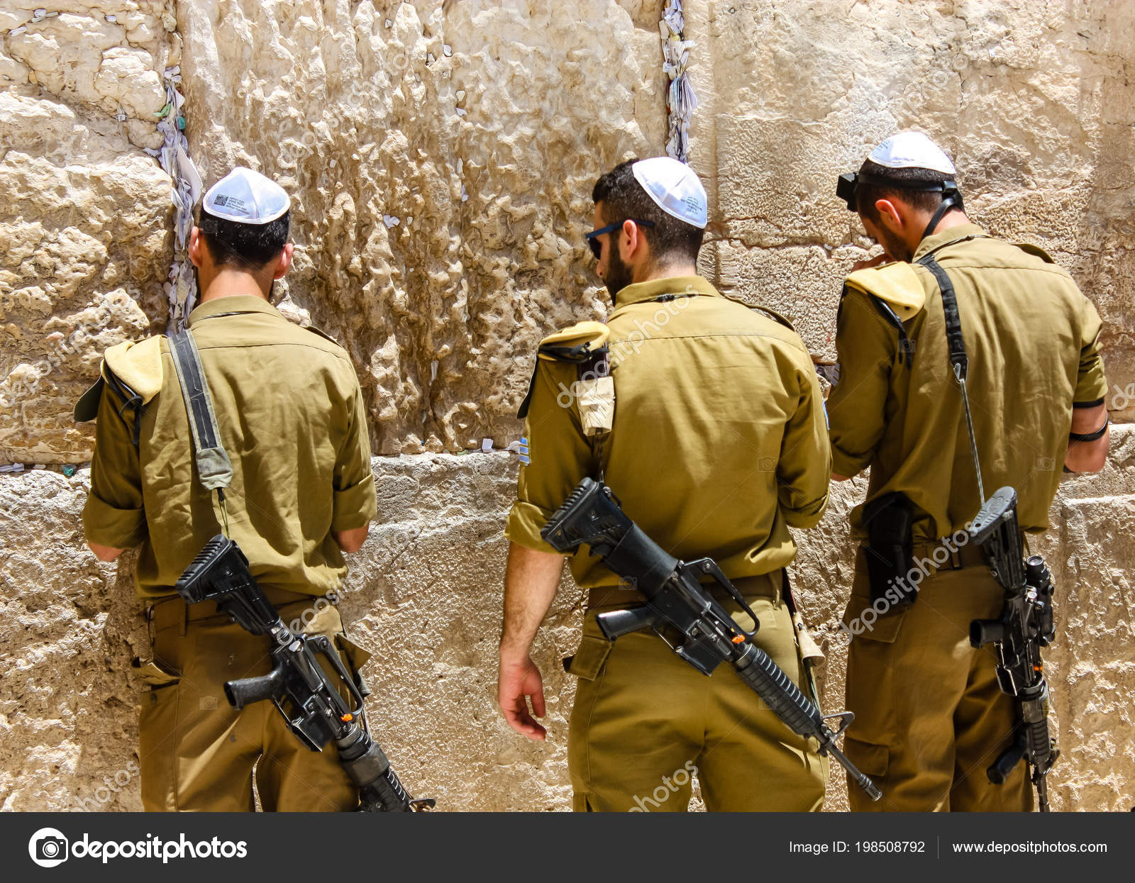 Israeli Soldiers Praying