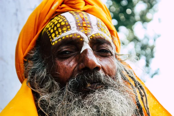 Un hombre santo indio fotos de stock, imágenes de Un hombre santo indio ...