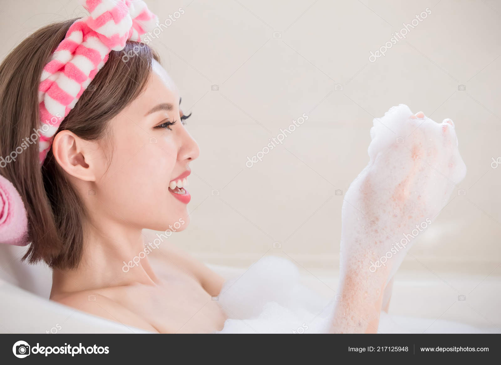 Beauty Woman Washing Body Bathtub Stock Photo by ©ryanking999 217125948
