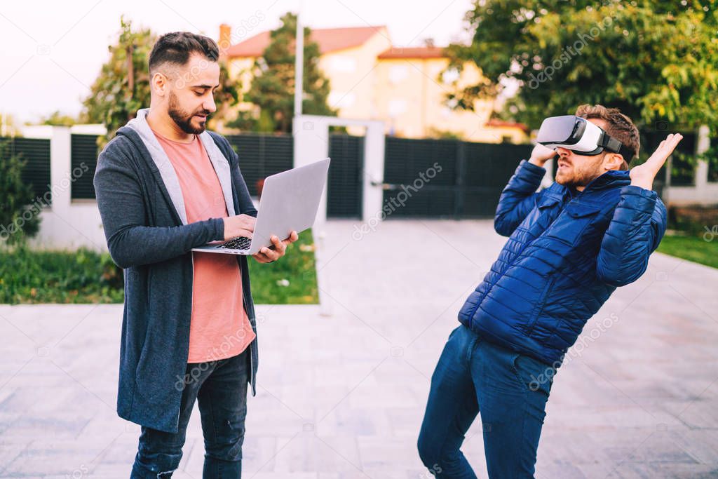 Desarrollo, programación y codificación de tecnologías con gafas de ...