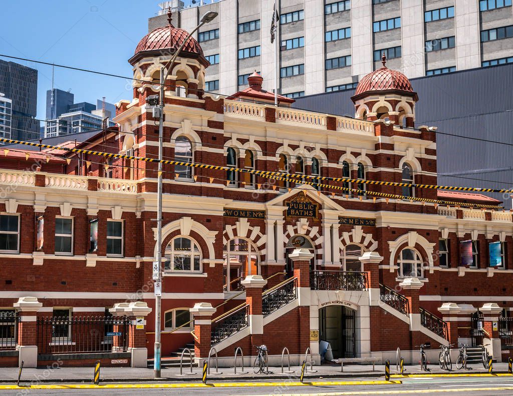 Vista frontal de los antiguos baños públicos de Melbourne un edificio ...