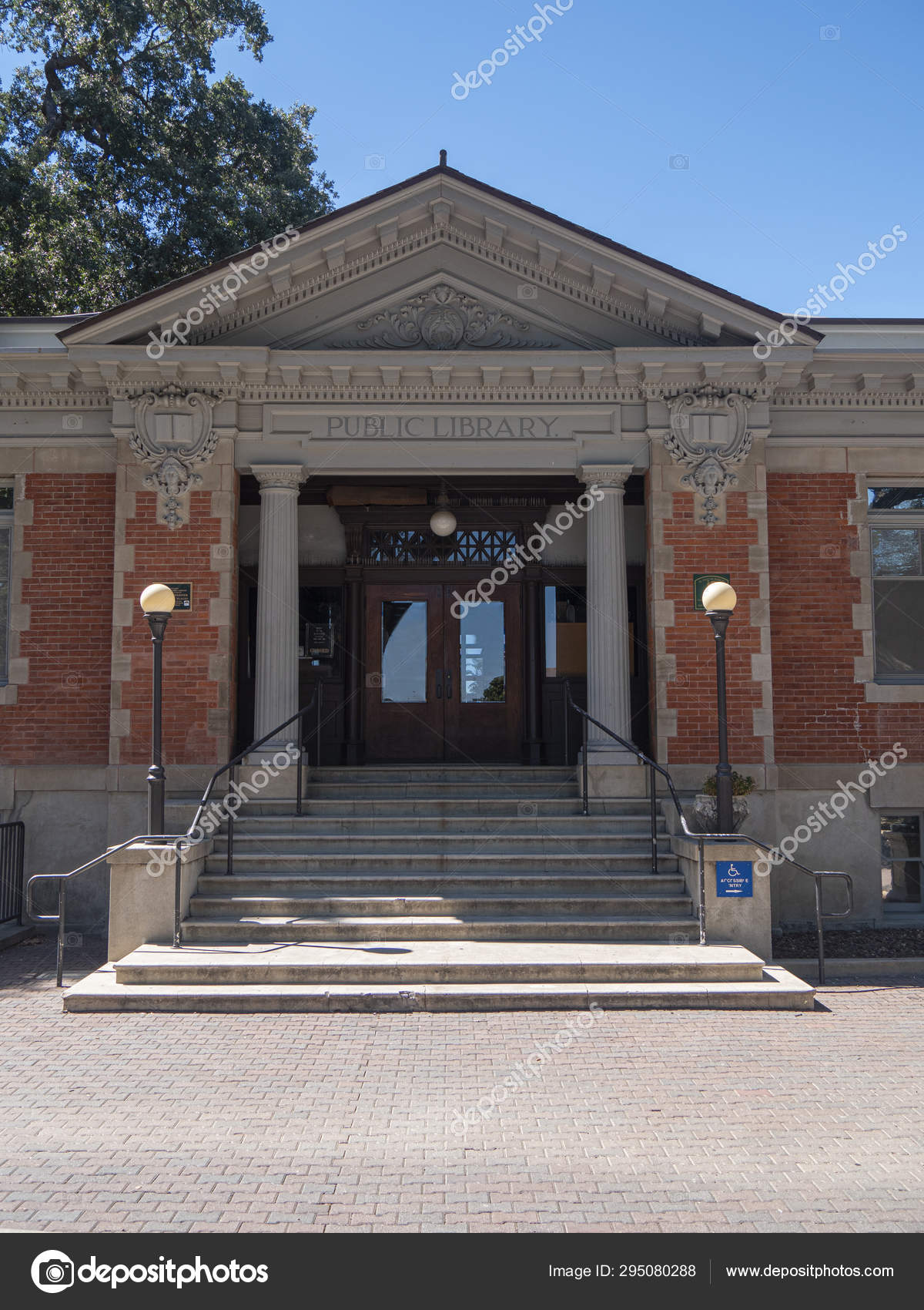 Traditional American Public Library Building — Stock Photo ...