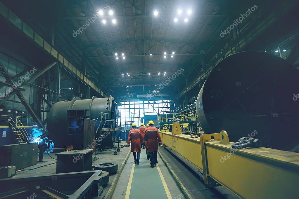 producción metalúrgica, instalaciones de fabricación, taller en la ...