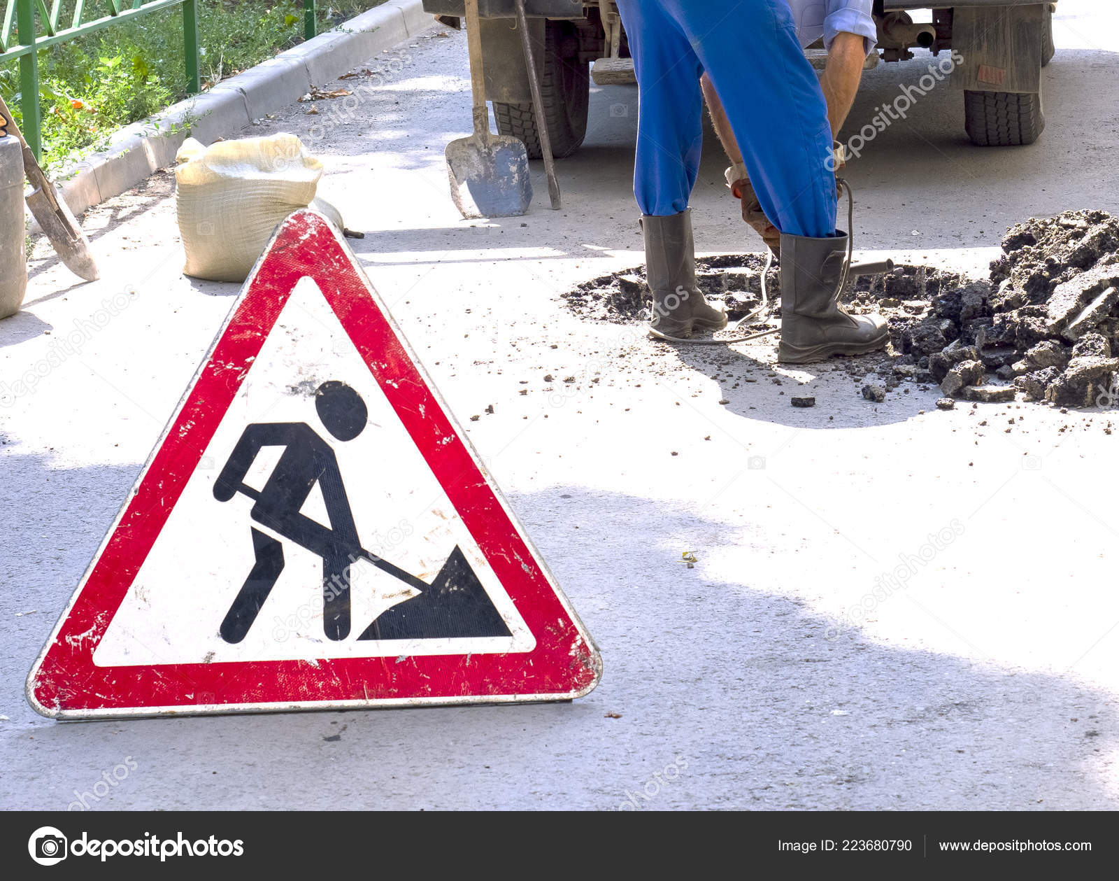 Road Works Sign Construction Road Construction Traffic Sign Traffic ...