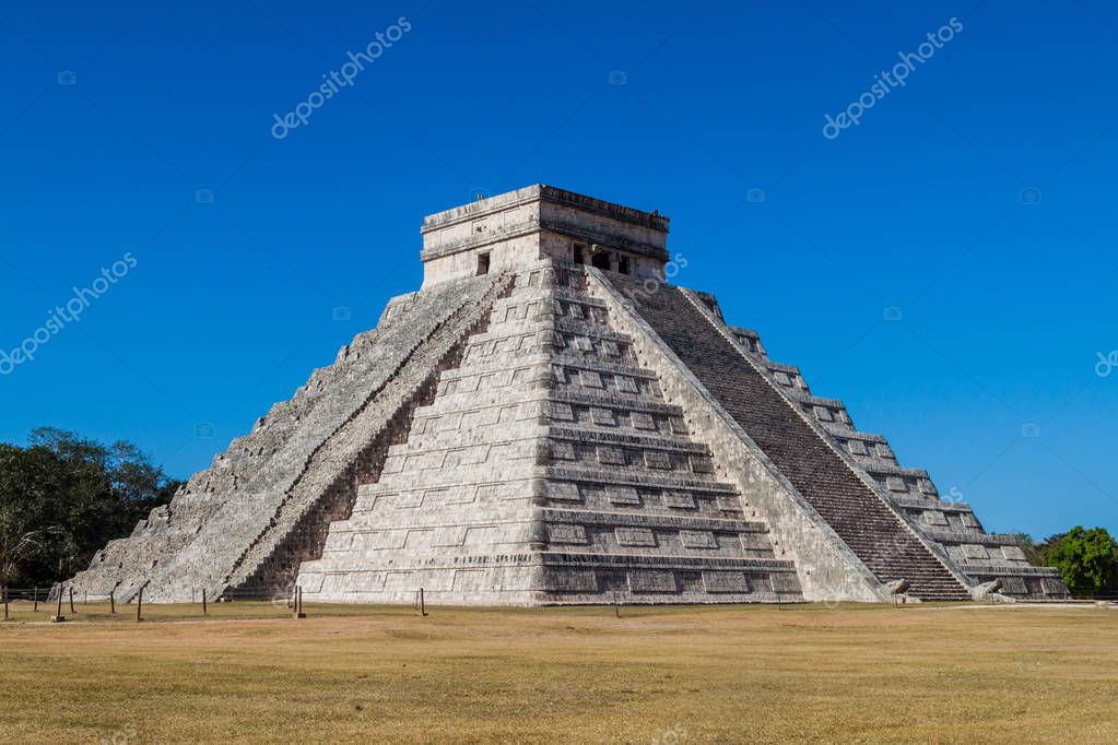 Pirámide Kukulkan en el sitio arqueológico maya Chichén Itzá, México 2022