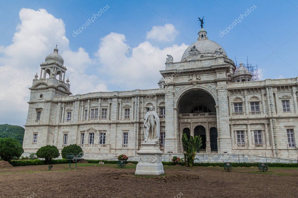Victoria Memorial y George Curzon estatua en Kolkata (Calcuta), India 2024