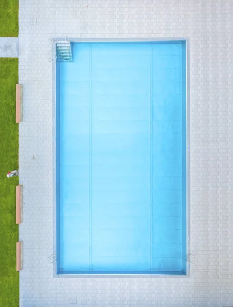 Piscina minimalista fotos de stock, imágenes de Piscina minimalista sin ...