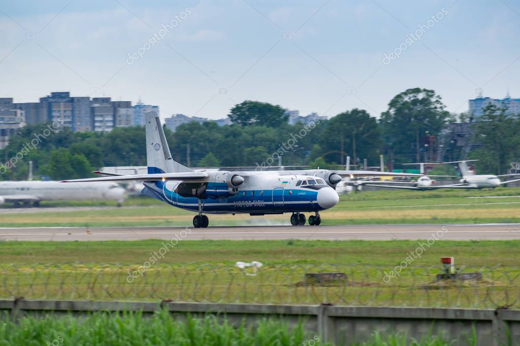 Antonov An-24 avión de pasajeros 2023