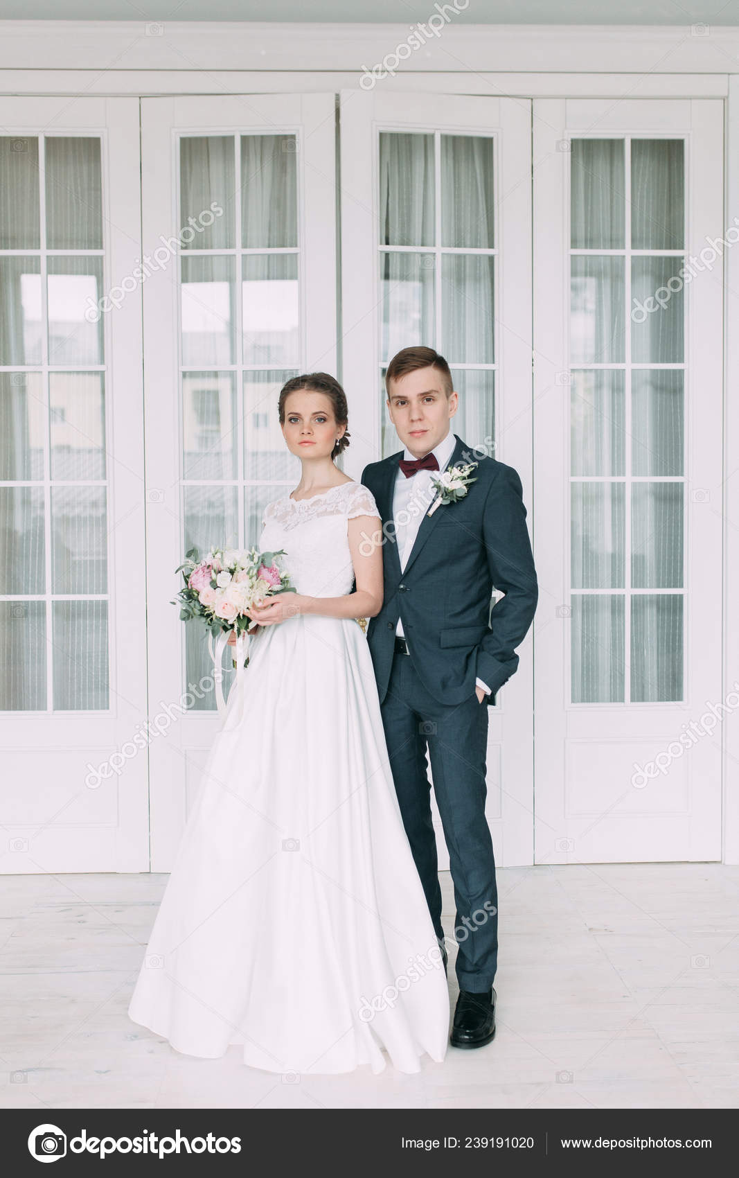 Beautiful Couple Studio Standing Dancing Wedding European Style Fine ...