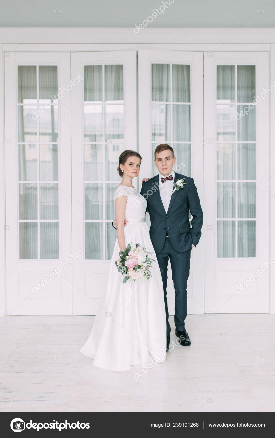 Beautiful Couple Studio Standing Dancing Wedding European Style Fine ...