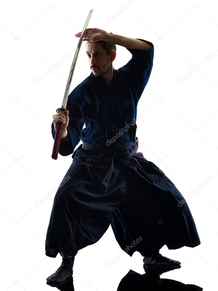hombre laido Katori Shinto ryu aislado sombra silueta fondo blanco 2024