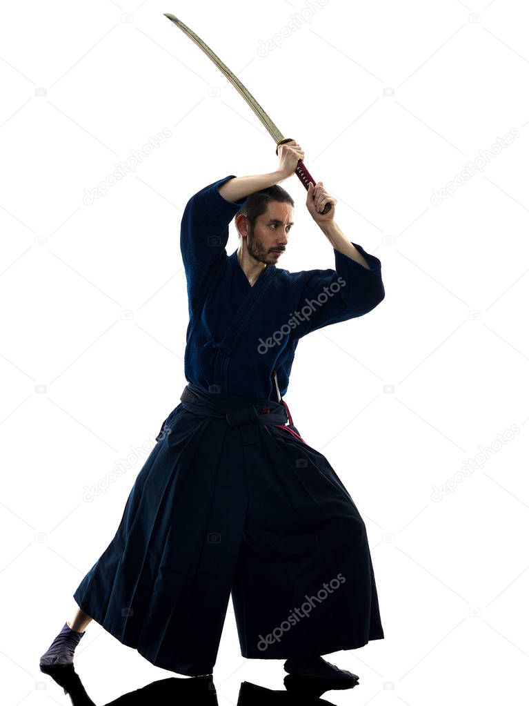 hombre laido Katori Shinto ryu aislado sombra silueta fondo blanco 2023